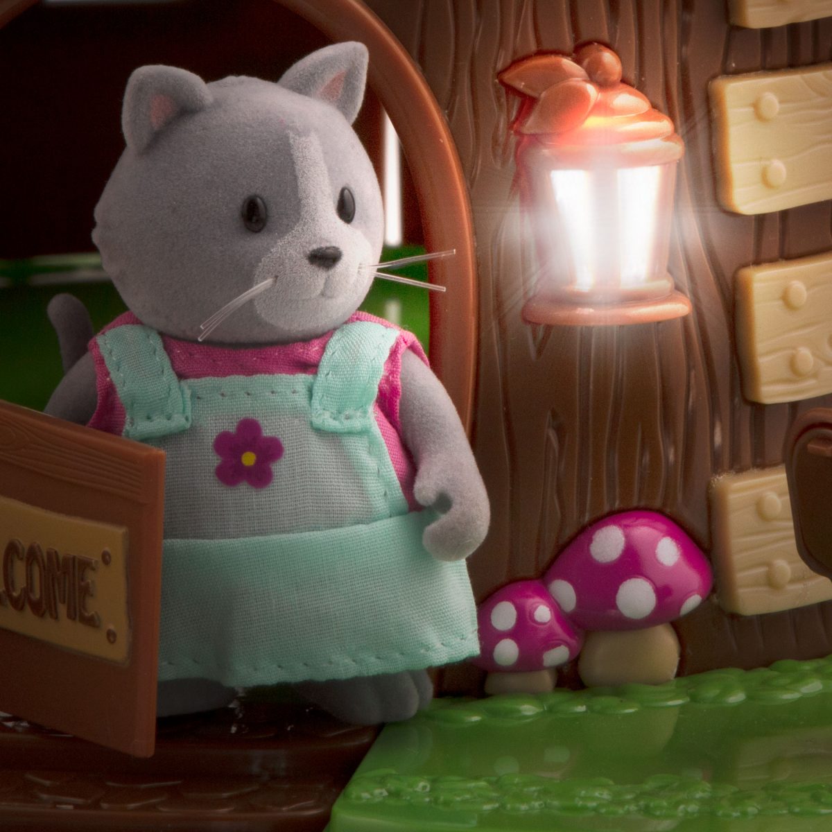 Acorn Treehouse | Playhouse with Bobblehead Character | Li'l Woodzeez