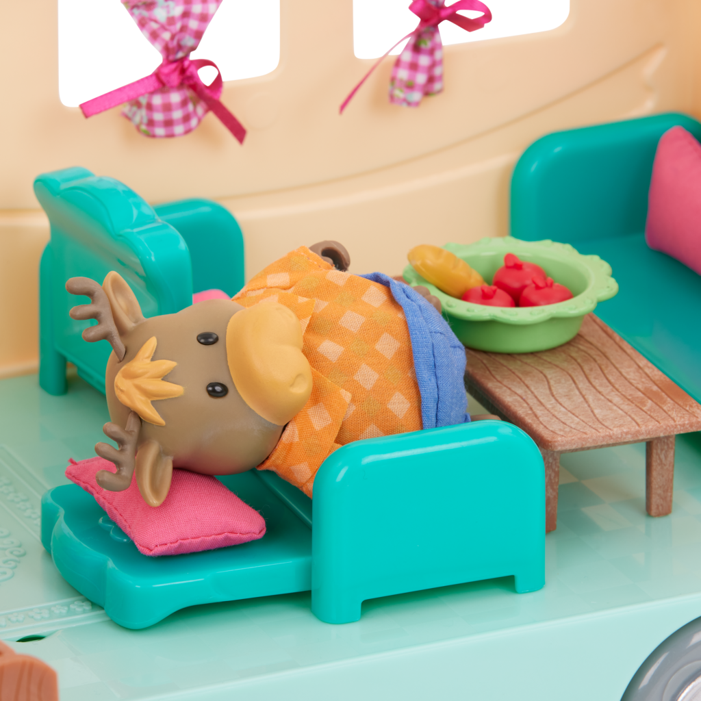 Happy Camper Deluxe Playset | Moose Family and Cars | Li’l Woodzeez