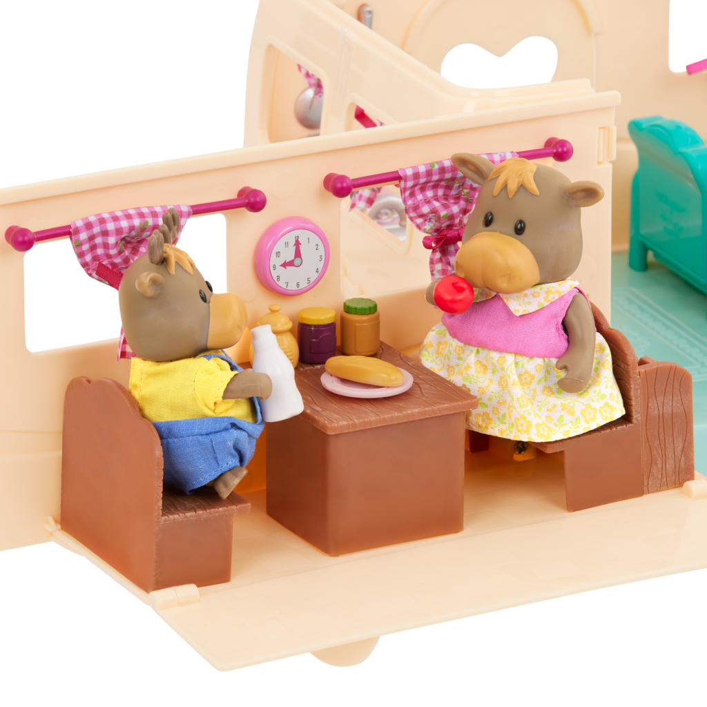 Happy Camper Deluxe Playset | Moose Family and Cars | Li’l Woodzeez