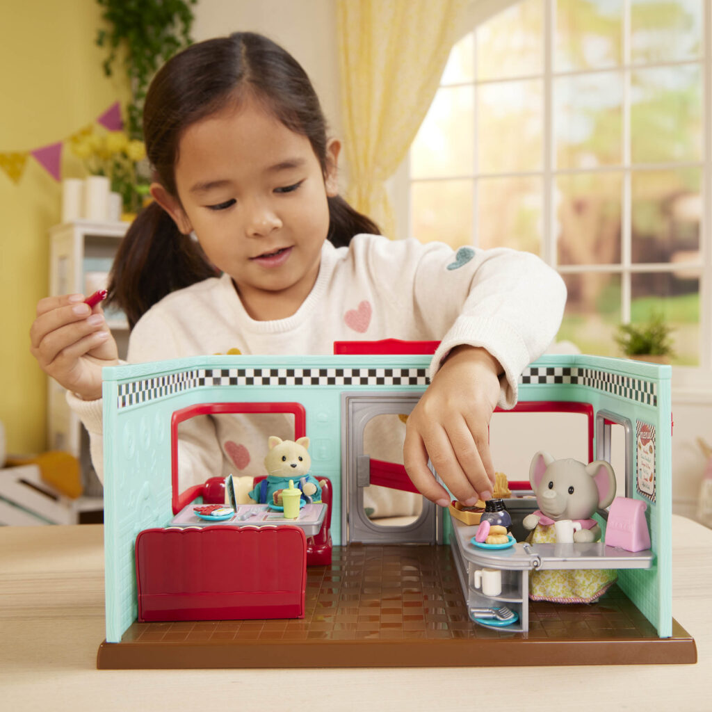 Li'l Nibbles Drive Thru Diner | Deluxe Toy Restaurant with Figurines ...
